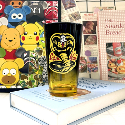 美剧CobraKAI黑黄渐变玻璃杯