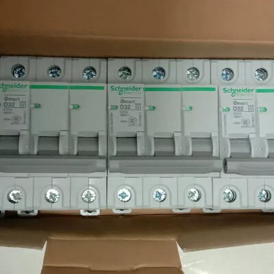询价购-全新正品施耐德空气开关3P/32A，OSMC32a3D32K