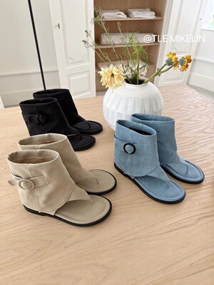 时髦圆头夹趾套筒皮带扣平底凉靴