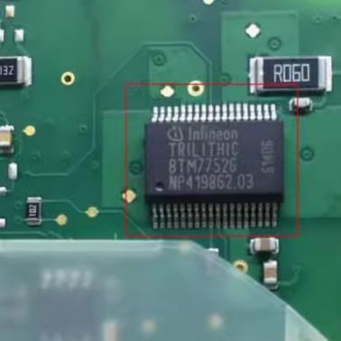 BTM7752G 奥迪Q7中控导航屏MMI显示屏不能自动升降触摸板通病芯片