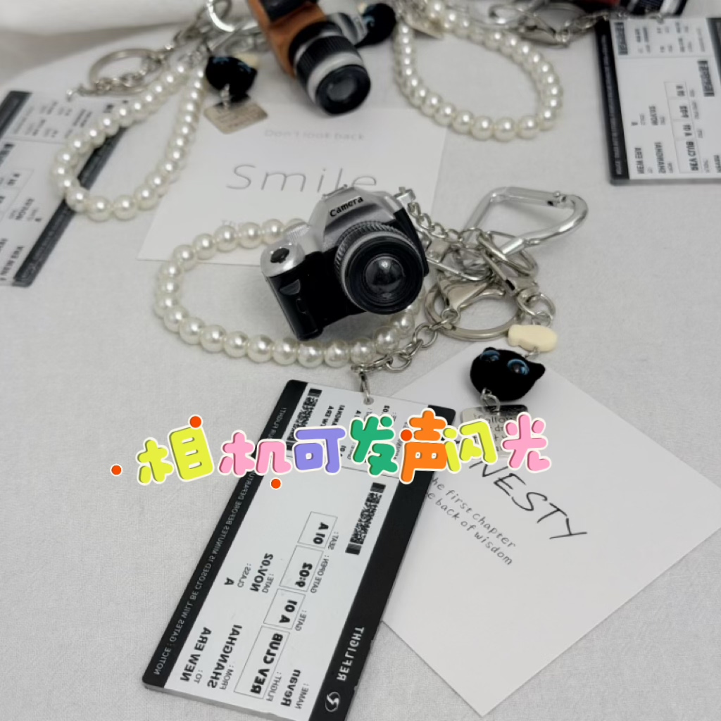 包包挂件小众登机牌单反仿真小相机发声发光猫吃鱼钥匙挂件挂饰