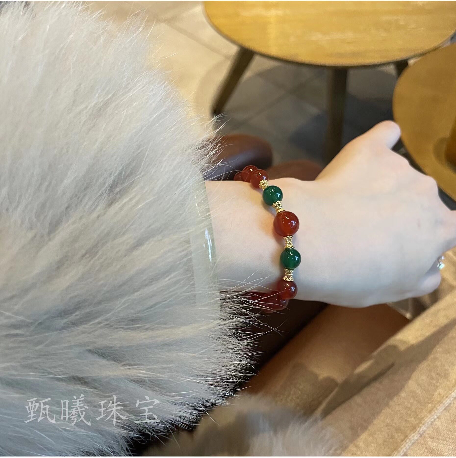 天然红玛瑙手串女水晶玉髓玉石散珠红色手链本命年新中式礼物