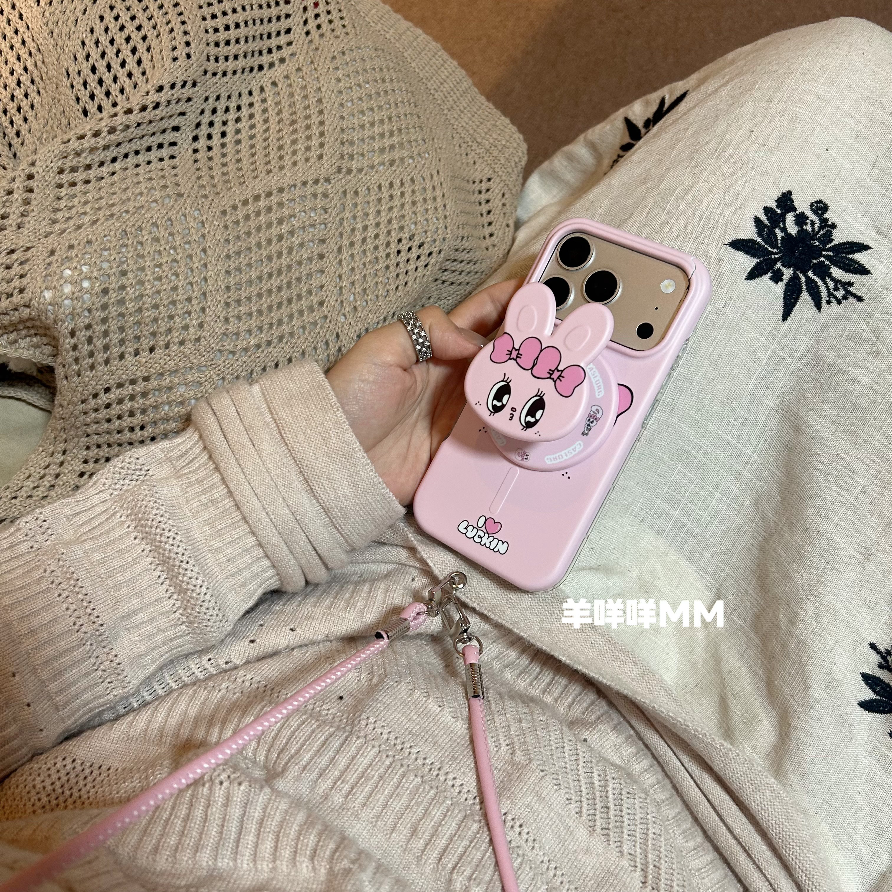 羊咩咩MM韩系ins少女心粉色磁吸支架蝴蝶结小兔适用苹果17ProMax手机壳iPhone16Pro斜挎挂绳17/15甜美软套