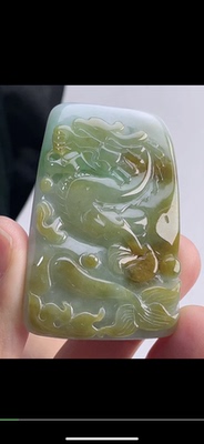 57.6-36.2-11.3mm黄翡飘绿巧雕龙牌吊坠，天然翡翠A货aaa6917十五