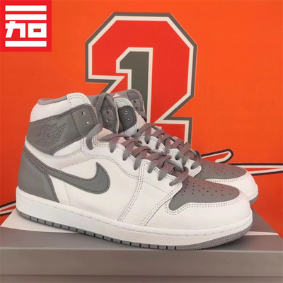 NIKE耐克白红黑高帮篮球鞋