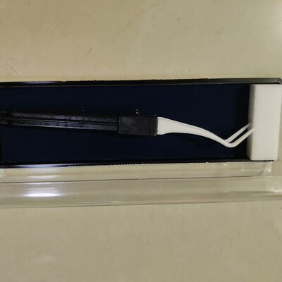 全新鹰嘴型弯尖头陶瓷镊子 ，没使用。库存有几十套--议价商品