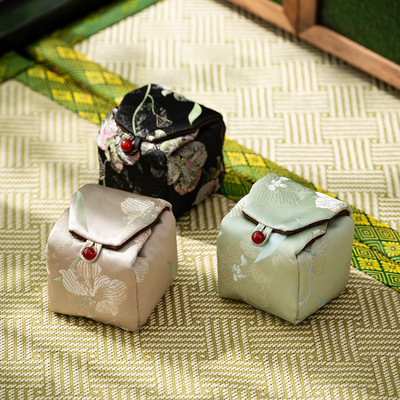 云窝粉绒花宋锦四方茶杯收纳包