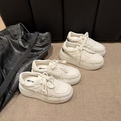 H55女鞋2026春新款极简韩版超轻厚底增高板鞋百搭休闲系带大白鞋