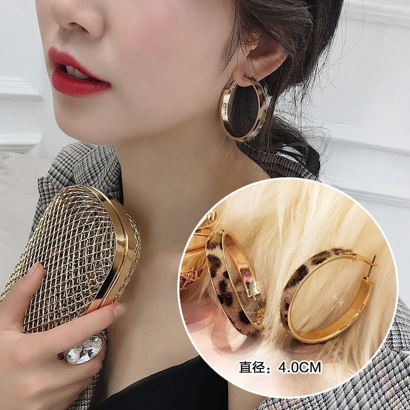 s925银针2021新品韩版网红ins小巧爱心耳环女气质贝壳耳钉耳坠饰