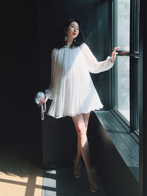 白色褶皱桑蚕丝仙女裙连衣裙