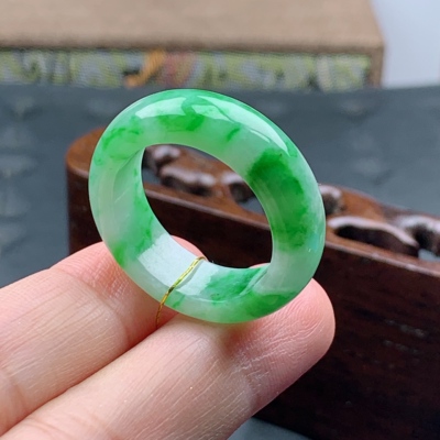 22.23号缅甸天然A货翡翠 T870 内径20.3/7.8/4.2mm 阳绿戒指轮胎