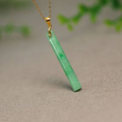 天然A货翡翠翎管锁骨吊坠
