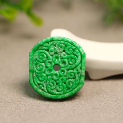 翡翠古风龙纹雕花平安扣吊坠