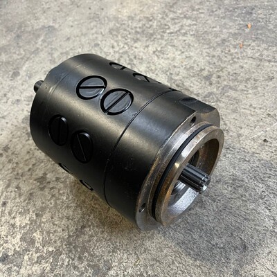 1x ZF Lenksysteme 8607.955.140 Hydraulikpumpe