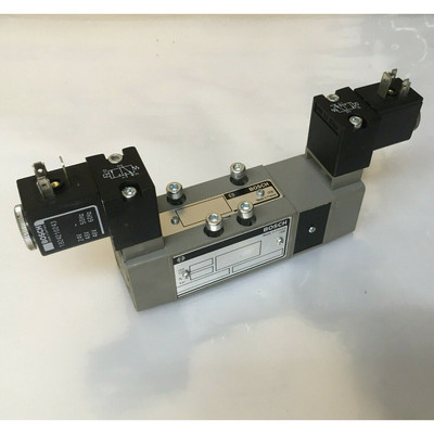 NEU BOSCH 39-D-1341/E1 5/3 Wege Pneumatikventil 0820027016 2