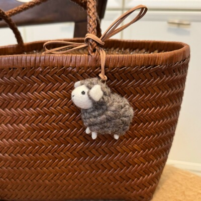 尼泊尔手工羊毛毡挂件车挂钥匙扣生日礼物包挂小众可爱小羊