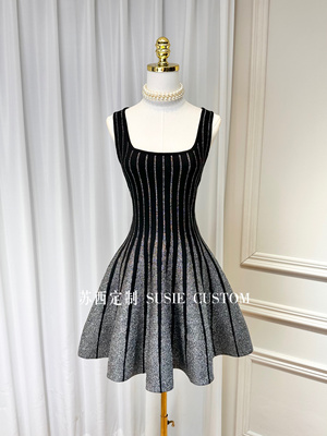 简约气质撞色银线条纹菱形格纹大方领无袖背心口袋A摆蓬蓬针织裙