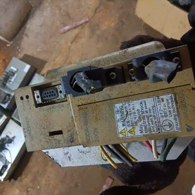 SGDA-08ASY18 伺服驱动器 750W 安川工控配件议价维修