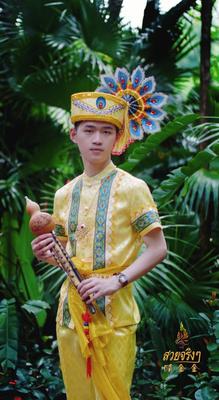 隋金金傣族葫芦丝独奏表演服装