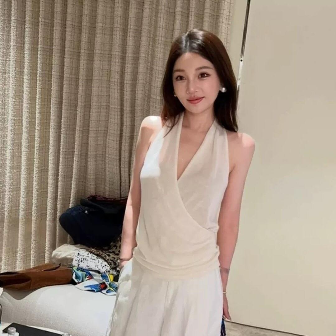 白色V领挂脖针织吊带背心女夏季外穿修身显瘦独特辣妹无袖上衣
