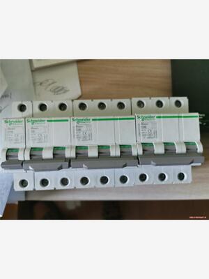 施耐德 OSMC32N3C20 小型断路器47一只(议价商品）
