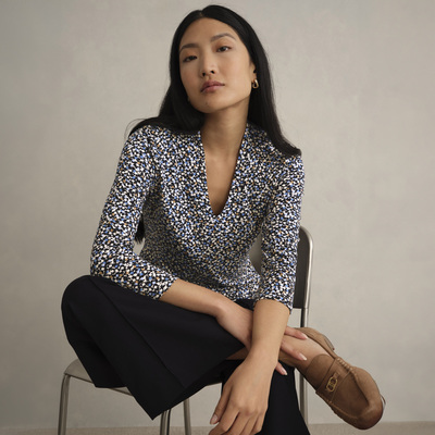 柔软粘纤V领百搭英伦打底单穿修身印花七分袖T恤多色