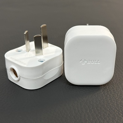 公牛插头10A三脚3角扁插头家用正品电源接线插头2500瓦白色10SG