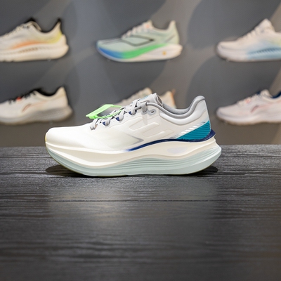 李宁轻量高回弹缓震保护跑鞋