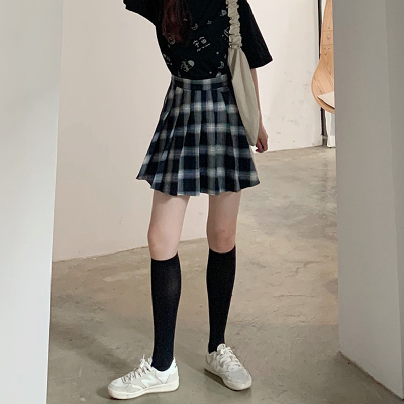 袜子春秋中筒女薄款天鹅绒黑白色半截小腿长袜韩学院风网红袜子潮