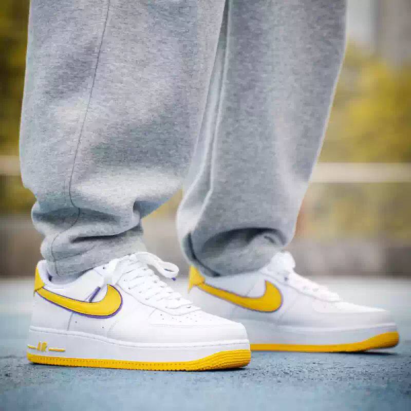 NIKE Kobe Bryant Air Force 1 AF1科比白黄紫板鞋 FZ1151-100