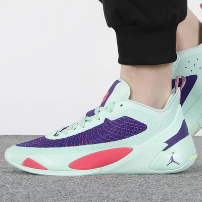 Jordan东契奇1代实战篮球鞋