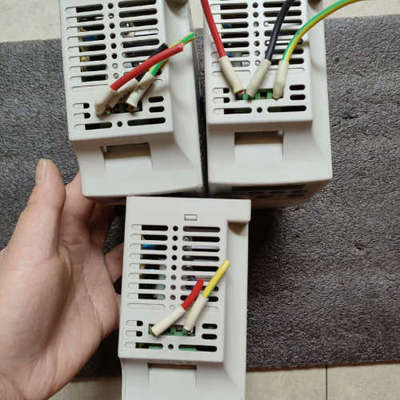 台达变频器，VFD002L21A，功能包好，有一个卡扣断议价也可维修