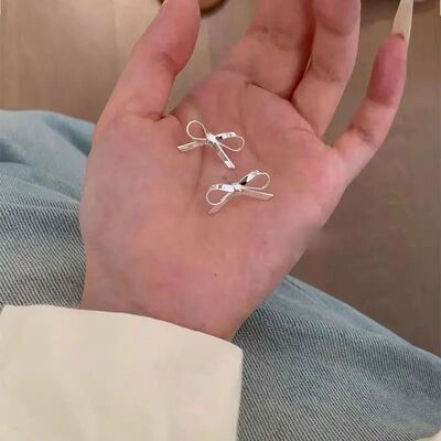 Meallic simple silver bow sud earrings fashionable niche ver