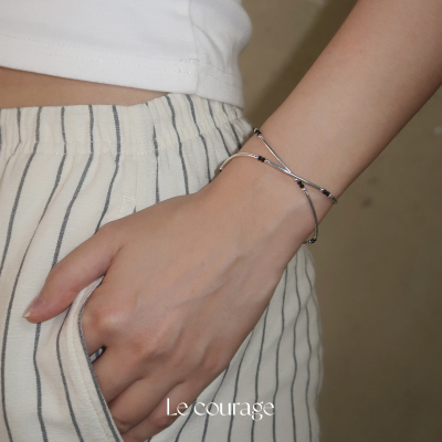 Le courage | 设计感交叉双层弹力水晶线S925银管黑尖晶串珠手链