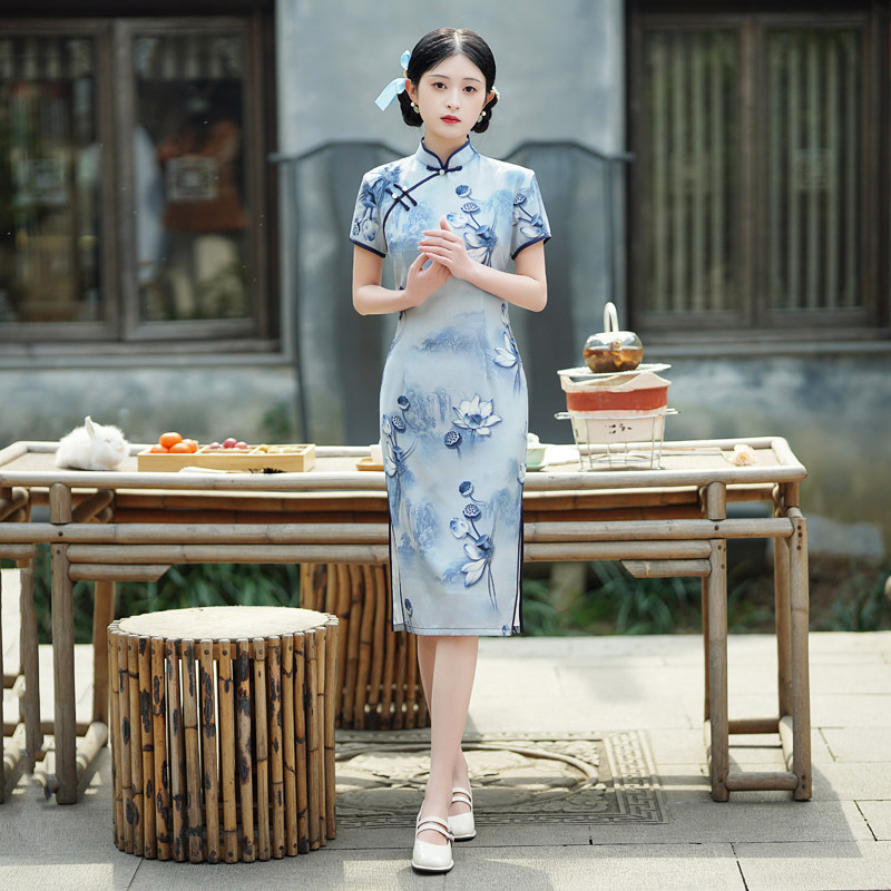 水墨画荷花旗袍短款小个子年轻连衣裙走秀日常演出服加大码中国风