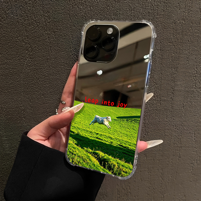 跳跃小羊跃入喜悦适用iPhone17promax镜面16英文15Pro苹果14手机壳xsmax补妆12pro绿草13卡通7/8plus潮xr情侣