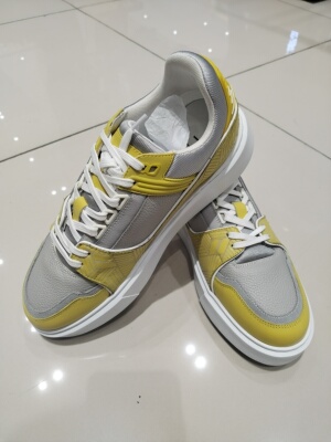 TRANDS休闲皮鞋。优质的牛皮.轻薄透气更柔软同时仍保持挺括楦型