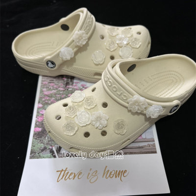 春季小众冷淡新款Crocs卡骆驰复古云朵小鲸鱼堆堆花簇洞洞鞋花扣