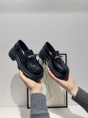 诗米高2026新款真皮粗跟高跟牛漆皮圆头套脚乐福气质女单鞋5219-5