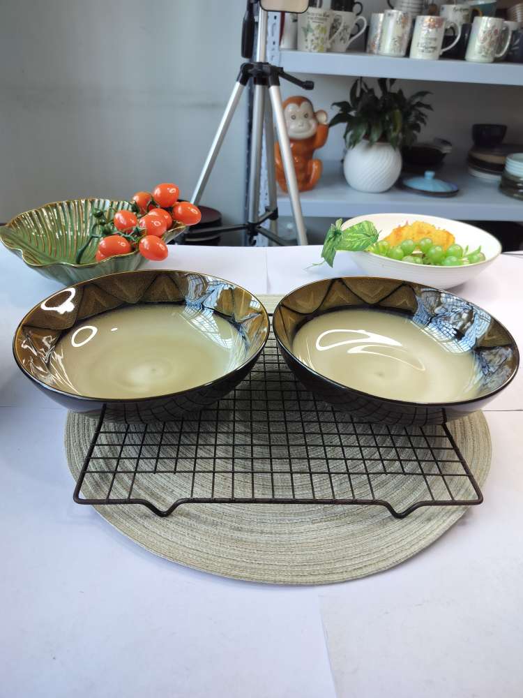 八英寸深碗两个