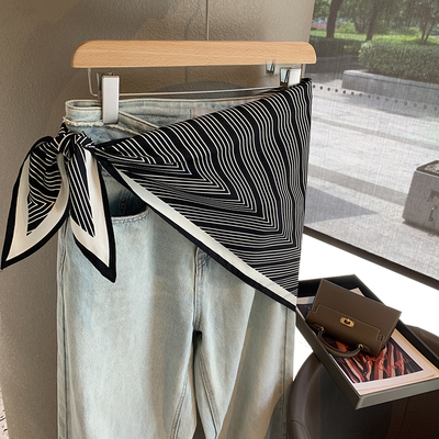 2025轻奢高端大三角巾女柔软斜纹绸经典百搭领巾搭肩白领办公围巾