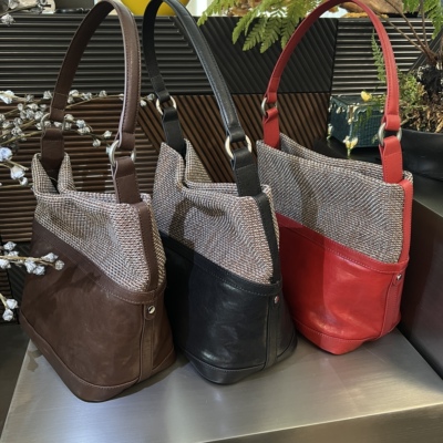 Y29CB356070休闲百搭包包/23*15*27cm