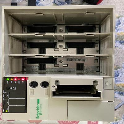 TSX3721101本体PLC八五新吧如图有些许小瑕