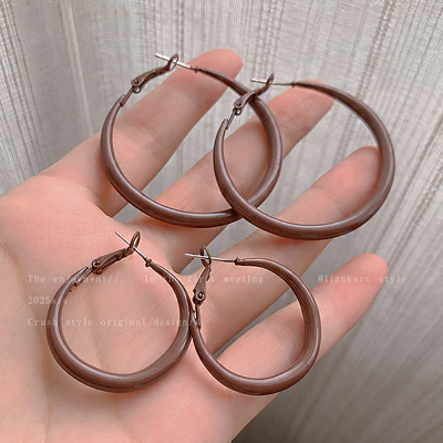 早秋复古美拉德咖色大耳圈2025新款简约设计感耳环耳钉显脸小耳饰