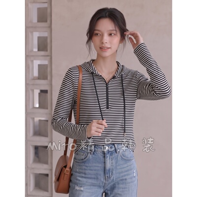 韩系链条纹连帽针织短外套女