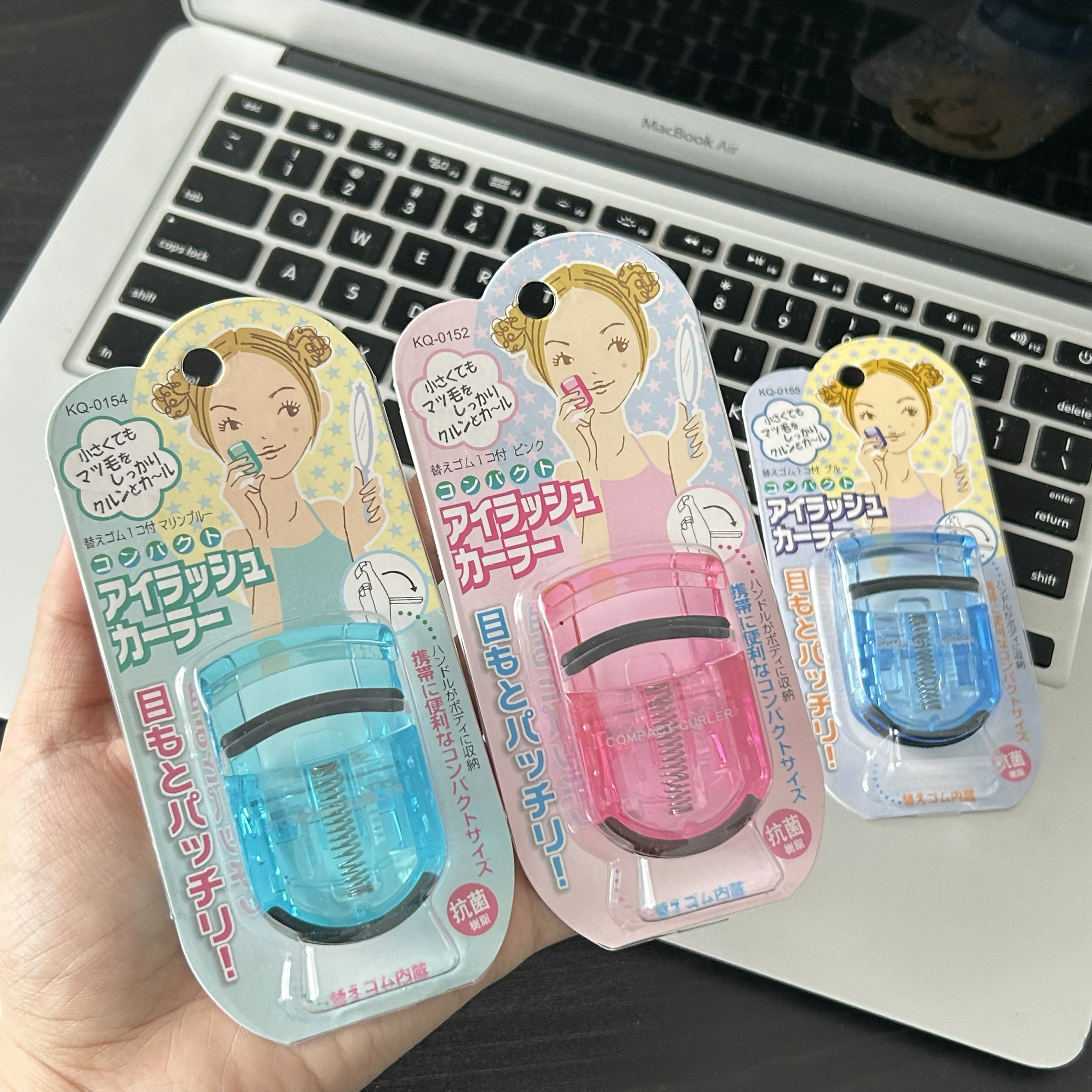 白菜价|卷翘不塌|自带换胶垫 迷你便携式睫毛夹1个