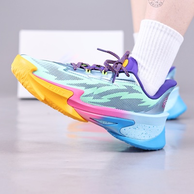 安德玛库里男子训练运动篮球鞋