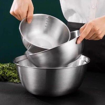 Set of 3 Functional Stainless Steel Bowls with Smooth Brims