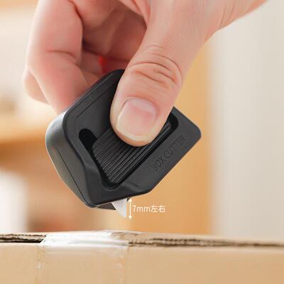Portable Ceramic Unboxing Knife with Automatic Retraction, M