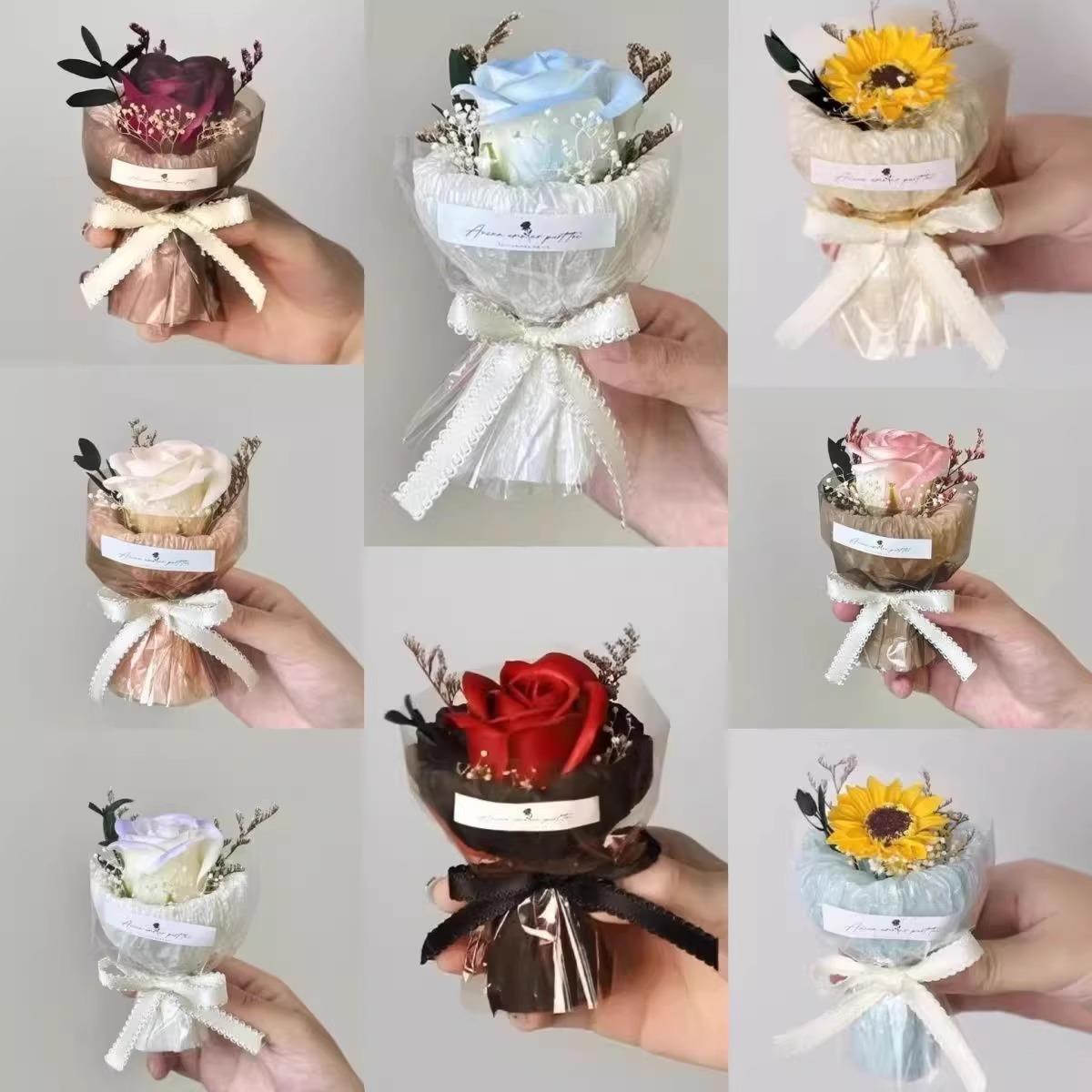 "Ins-style mini pocket bouquet of roses, a small flower arra
